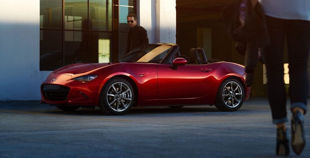 Mazda MX-5 Miata un emblemático deportivo descapotable, que no está ...