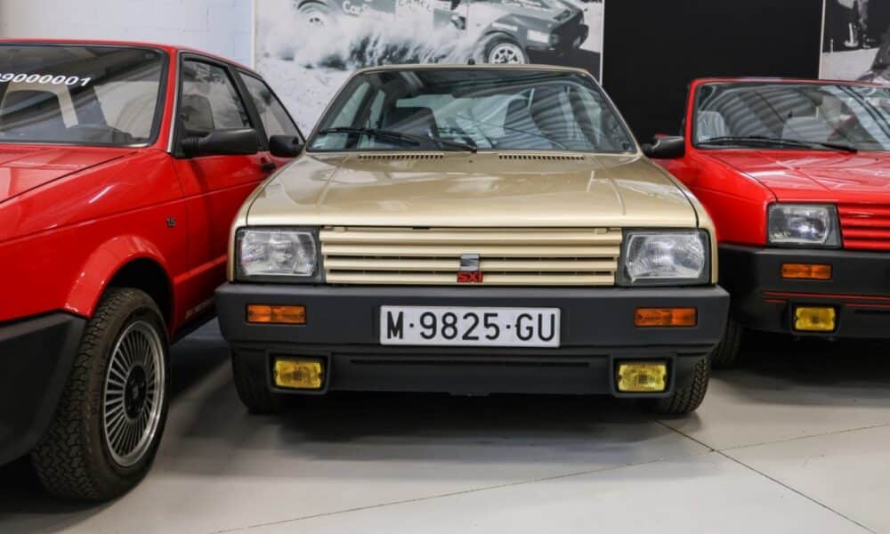 El SEAT que destacaba por su volante de diseño Porsche - Autolandia