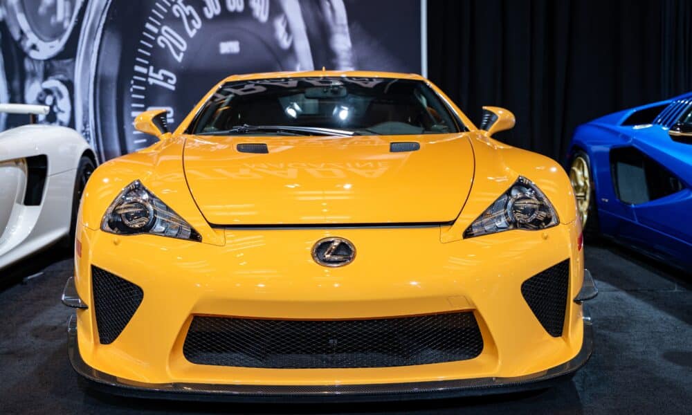 Mantenimiento de Superdeportivos: Cómo Cuidar un Lexus LFA como un Profesional - Autolandia